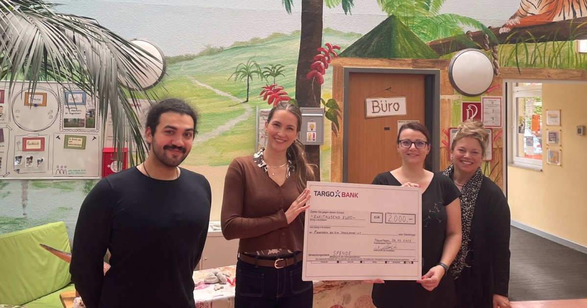 Scheckübergabe beim Elterncafé | Gemeinde Neuenhagen bei Berlin